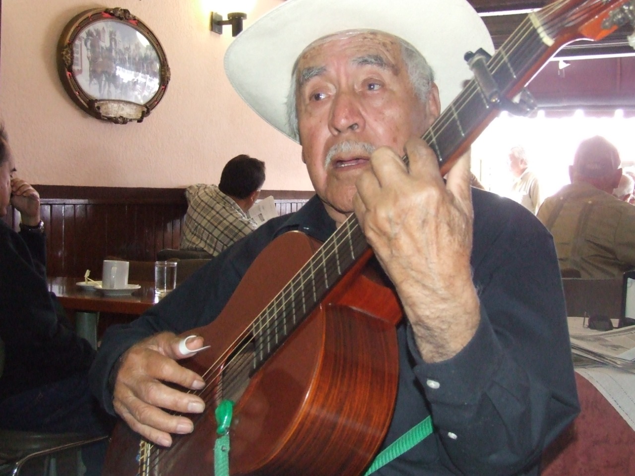 Gregorio Luna Carrillo | Quedan pocos trovadores de su calidad ...