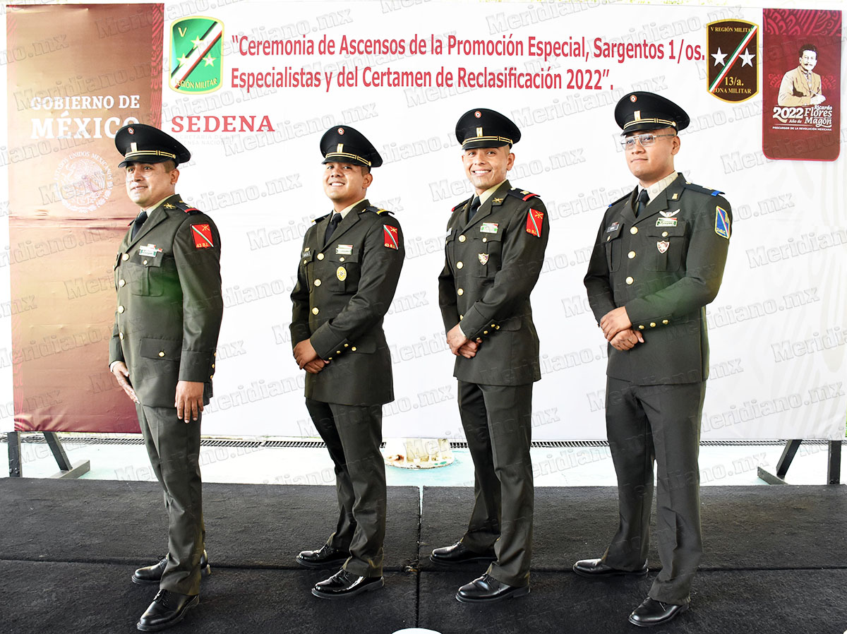 Encabeza titular de la 13/a. Zona Militar ceremonia de ascensos ...