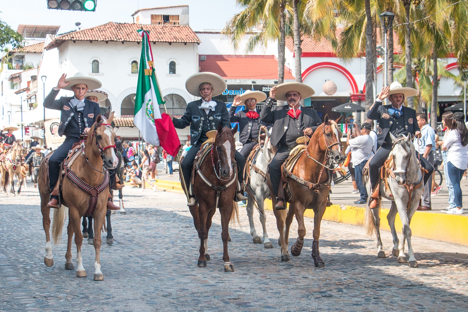 PV se engalana nuevamente con el tradicional Desfile Charro | Meridiano.mx