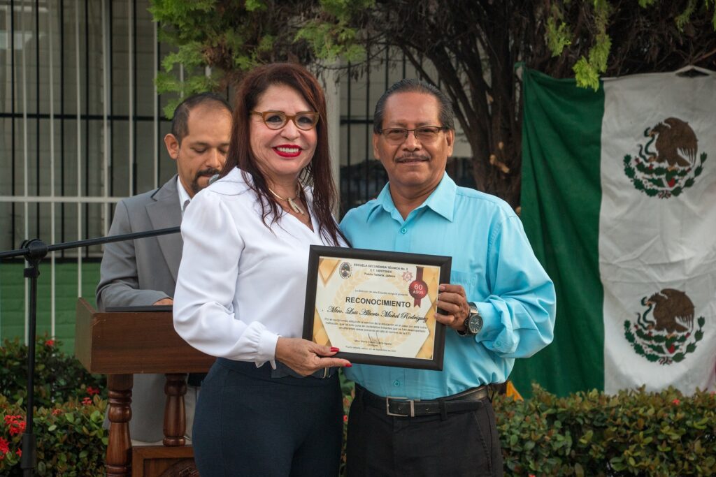 Celebran 60 aniversario de la secundaria ETI 3 | Meridiano.mx