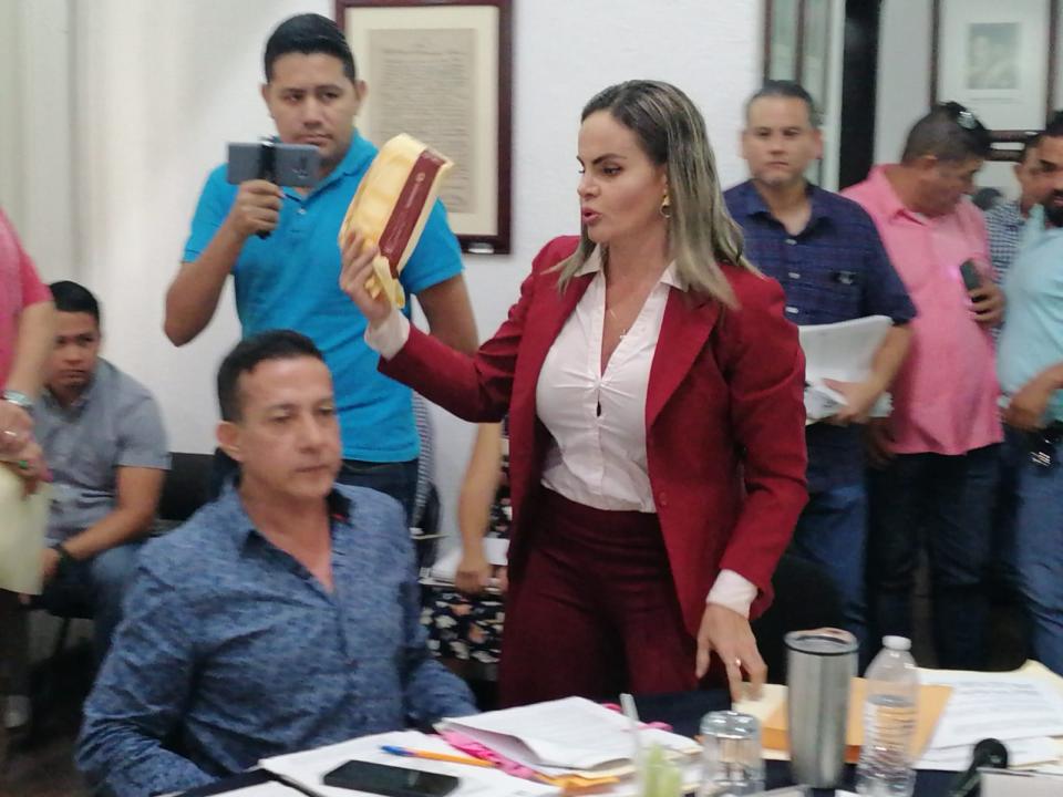 Carla Esparza mintió con el sobre amarillo | Meridiano.mx