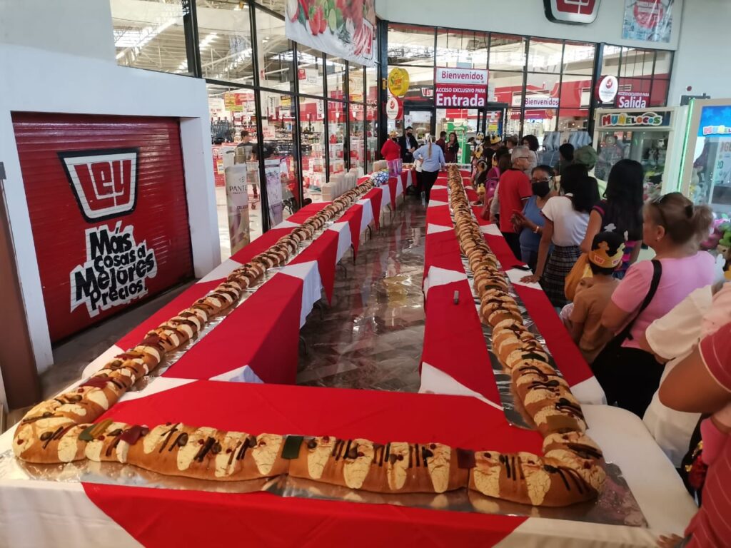 Compartió Casa Ley Álica gigantesca rosca de Reyes | Meridiano.mx