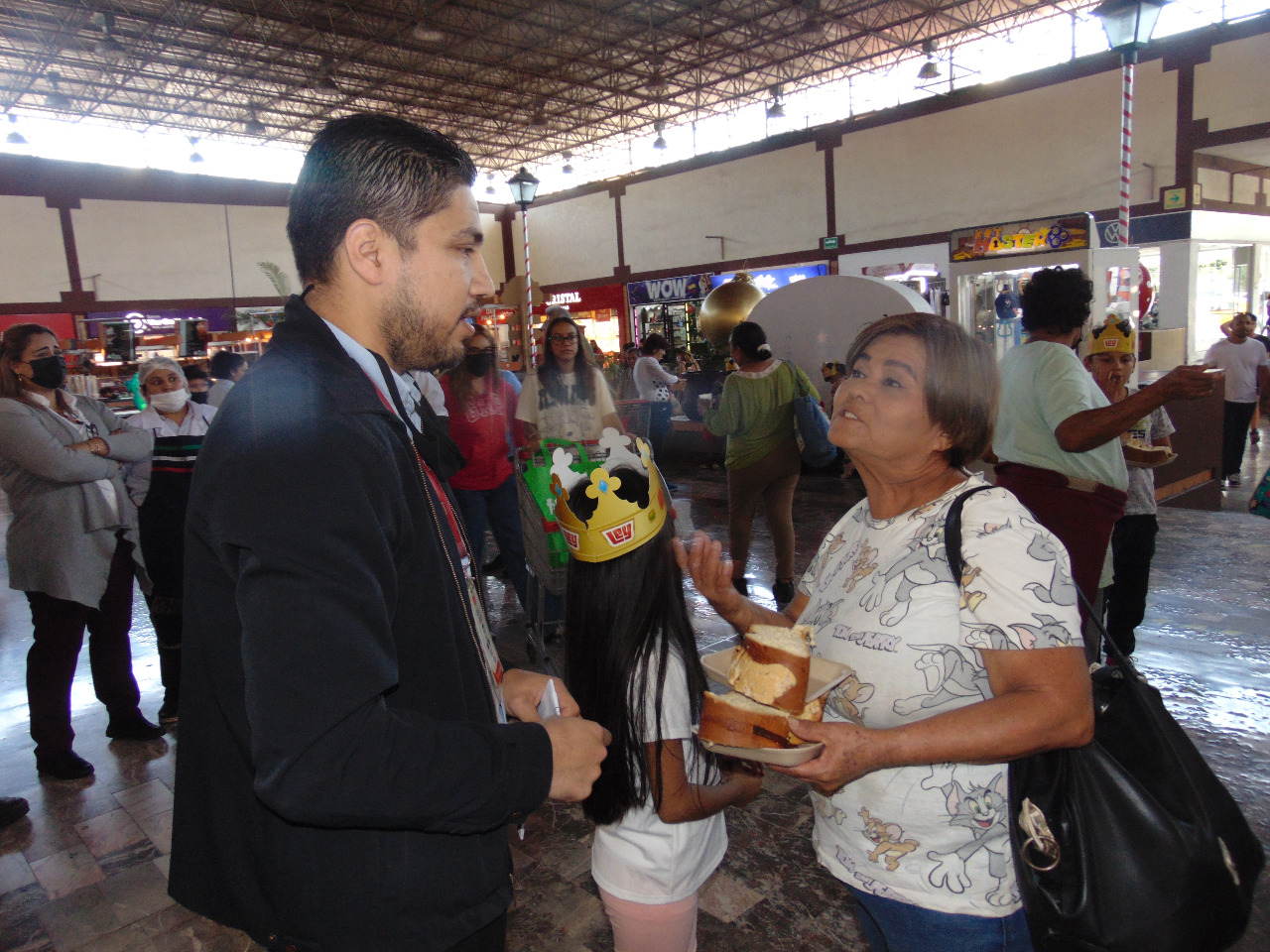 Compartió Casa Ley Álica gigantesca rosca de Reyes | Meridiano.mx