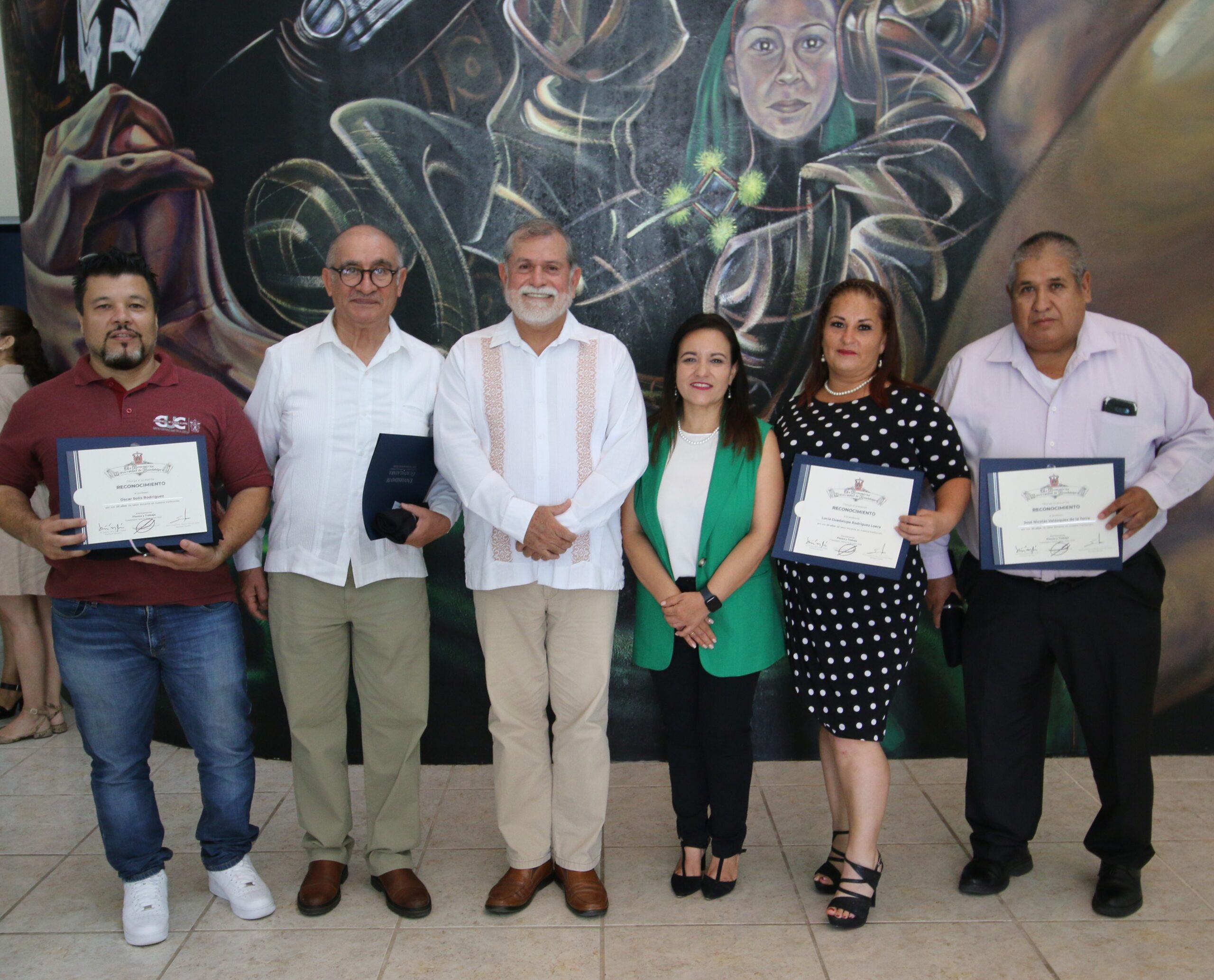 Reconocen 20, 25 y 30 años de labor docente | Meridiano.mx Reconocen 20, 25 y 30 años de labor docente | Meridiano.mx