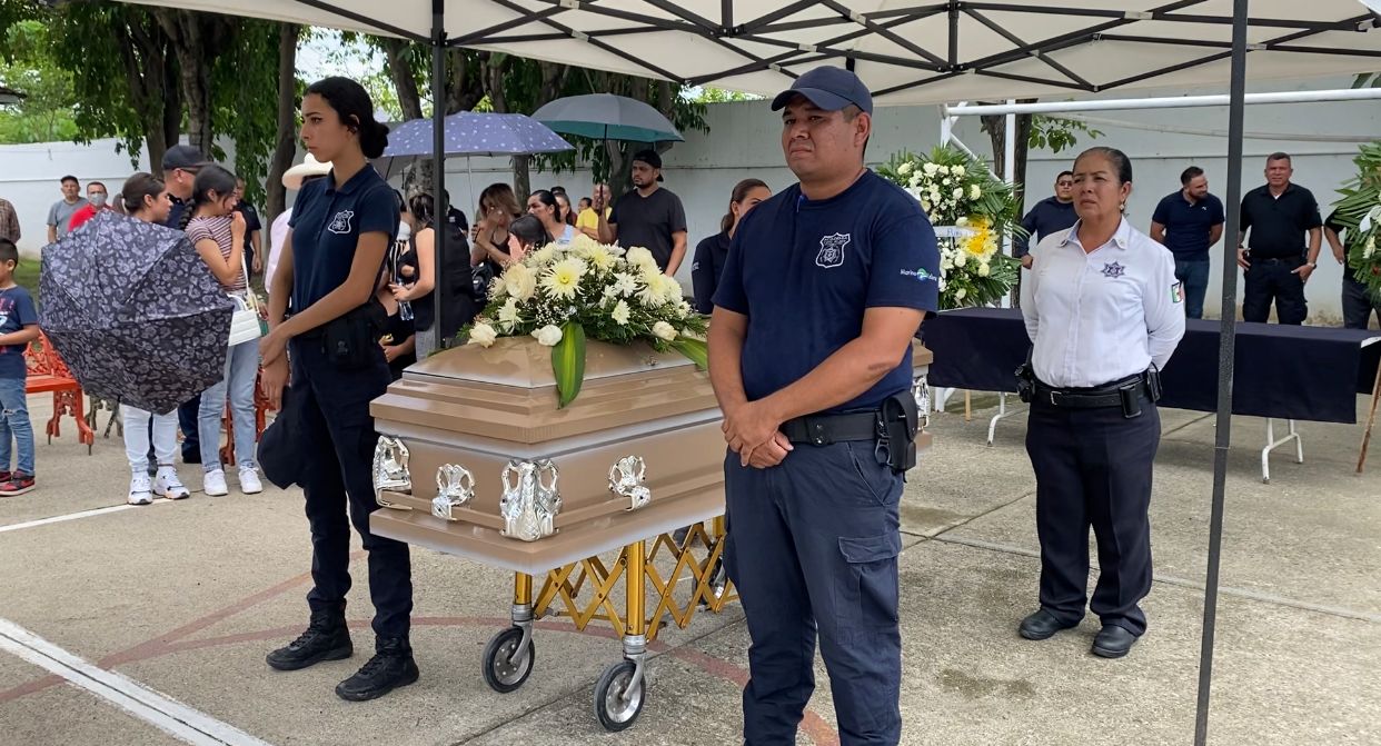 Falleció un policía en Puerto Vallarta; Lo despidieron con honores ...
