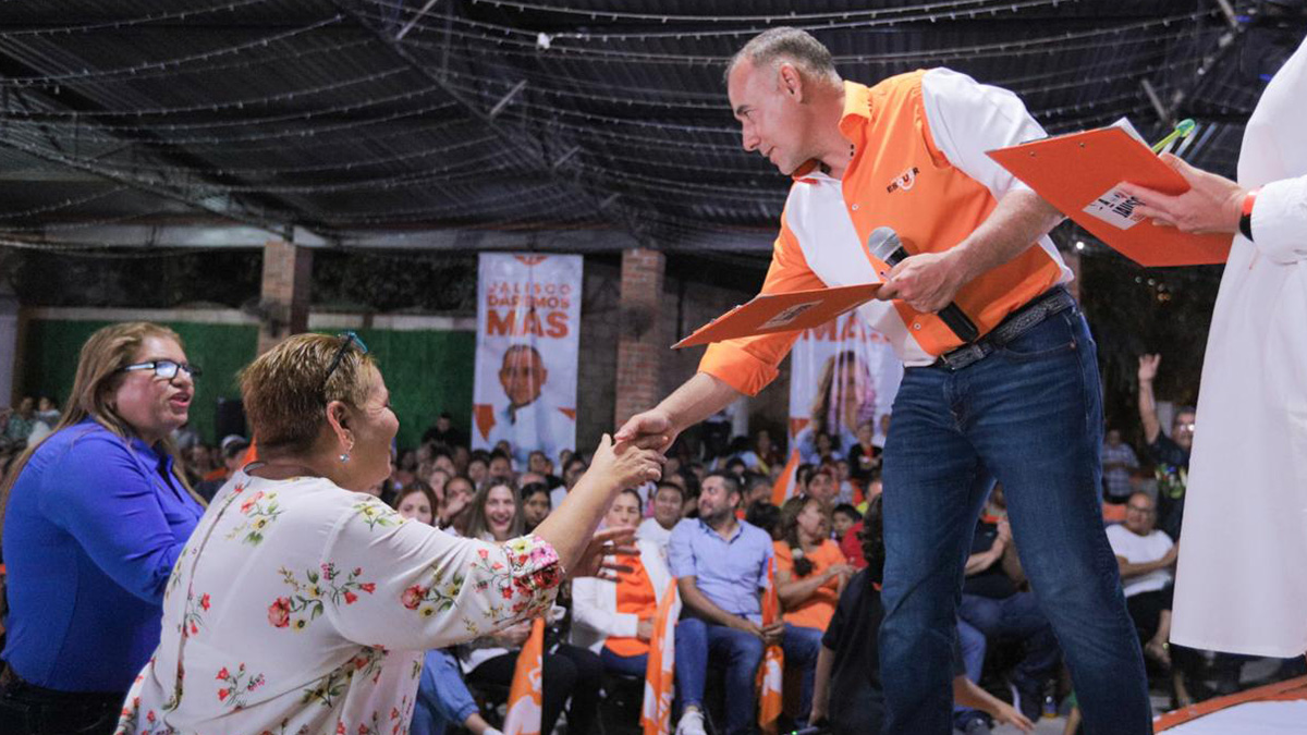 Alberto Esquer escucha las necesidades de vallartenses | Meridiano.mx