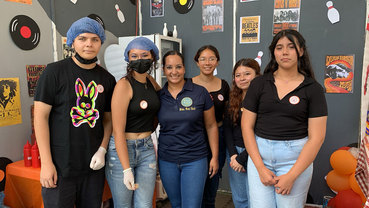 Muestran alumnos de ventas del CETIS 100 su talento | Meridiano.mx