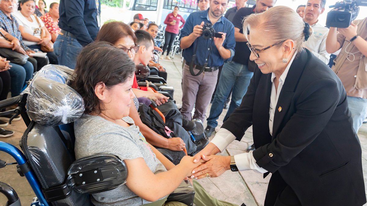 Transforma la doctora Beatriz Estrada la vida de personas con discapacidad | Meridiano.mx