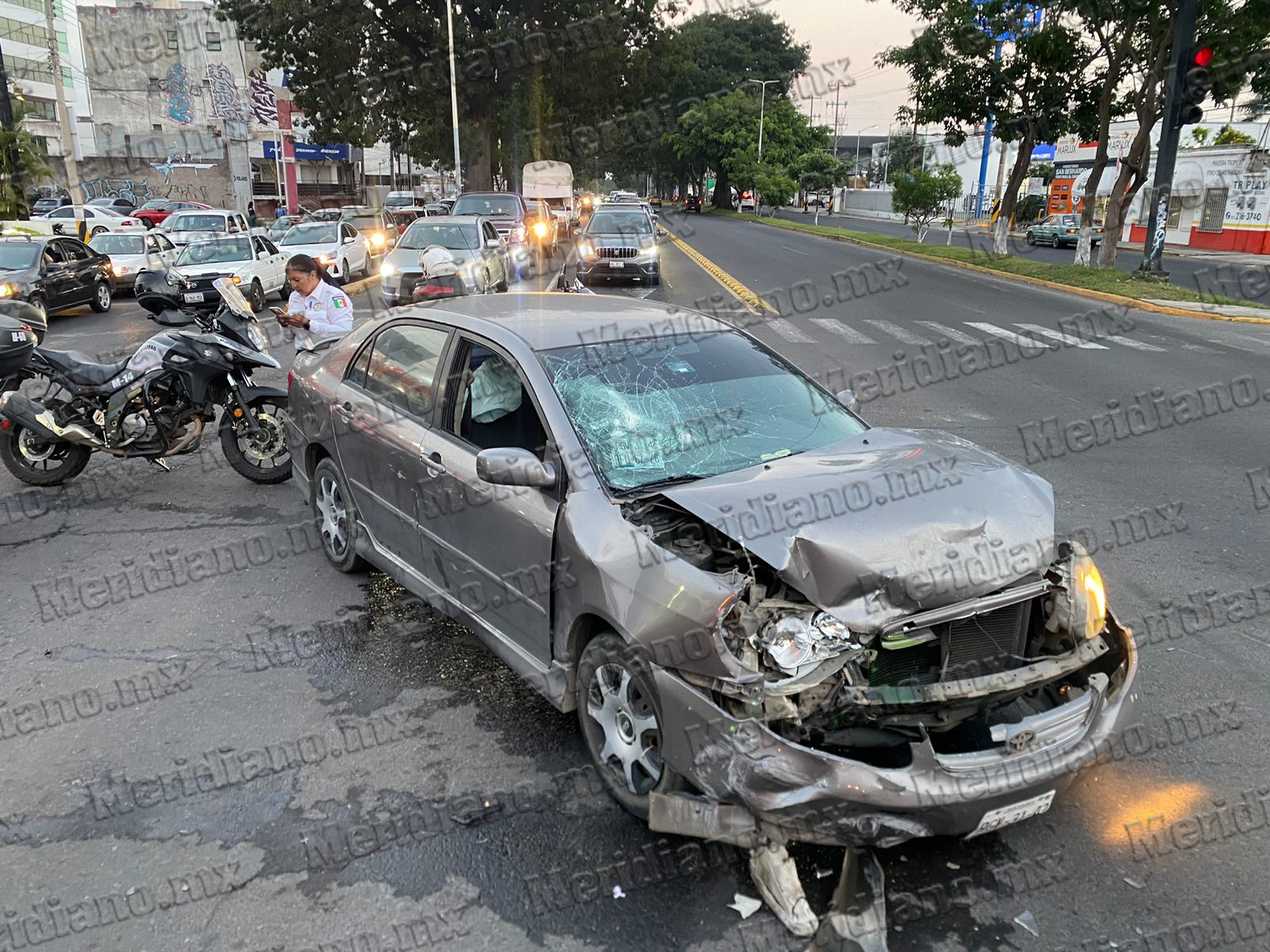 Choque en Insurgentes y Bucerías deja un taxi atravesado en el cruce ...