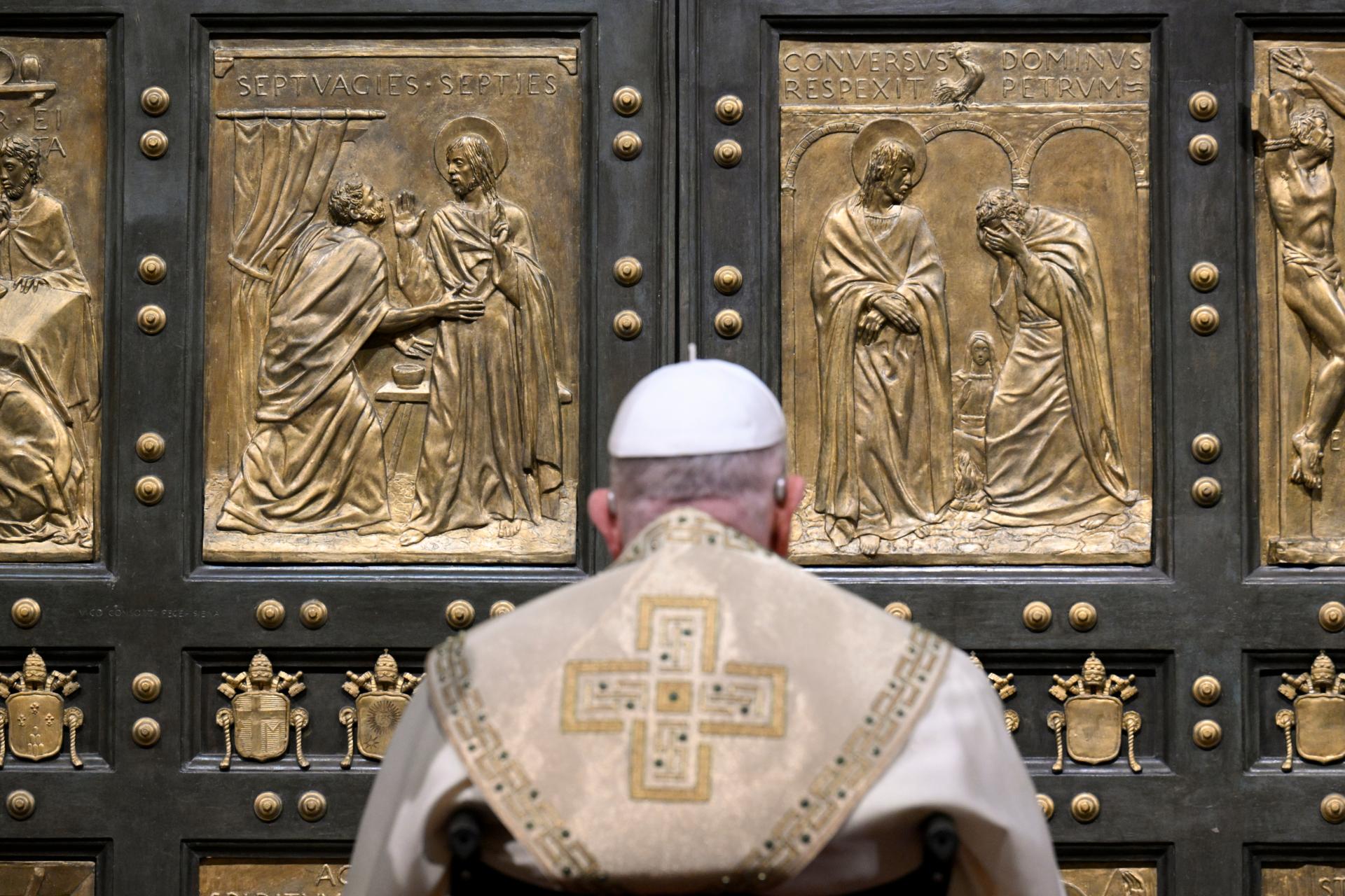 El Vaticano inicia el interregno papal y se prepara para elegir a su ...