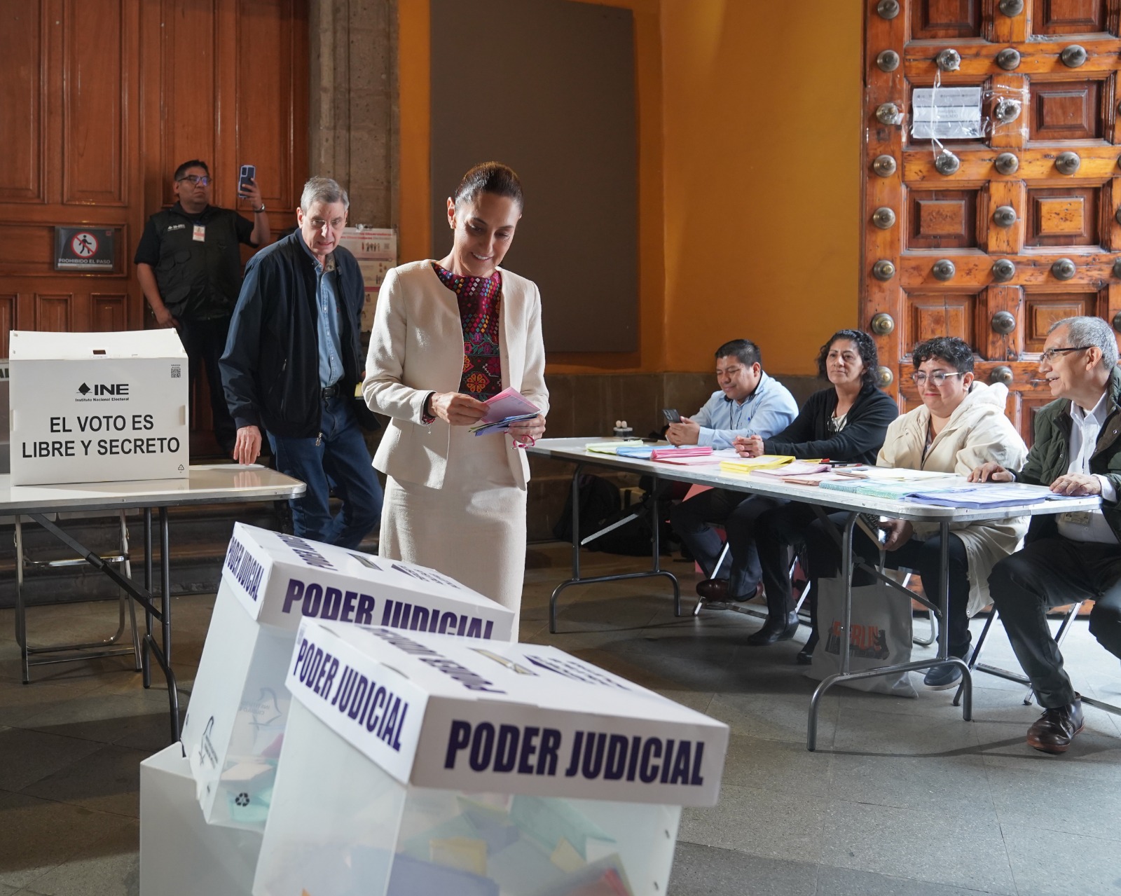 Vota Sheinbaum en elección del Poder Judicial | Meridiano.mx